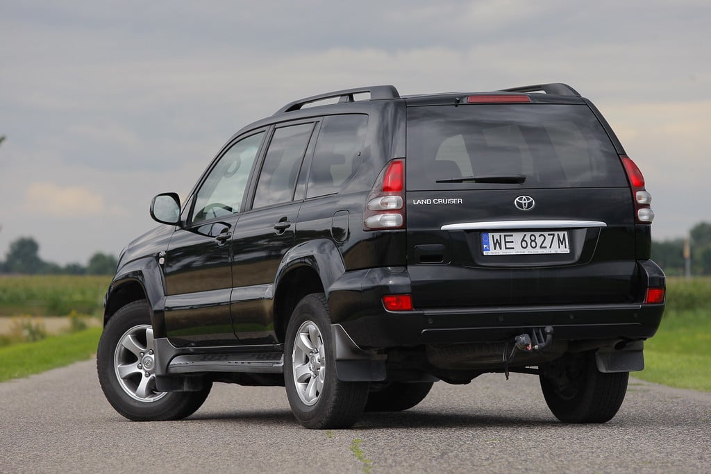 Żarówki Toyota Land Cruiser J12 (2002–2009) – jakie potrzebne do wymiany?